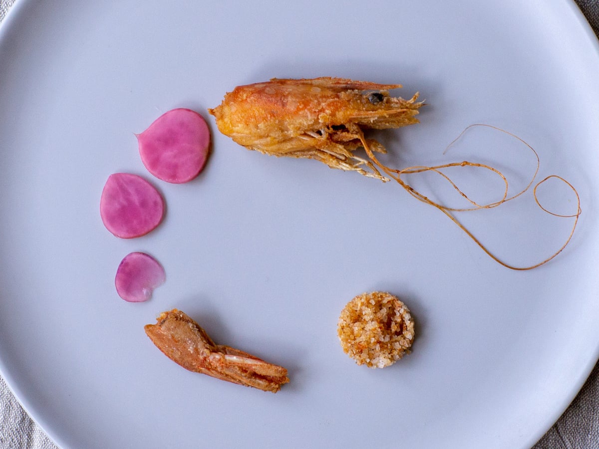 Can you eat the head of a prawn?