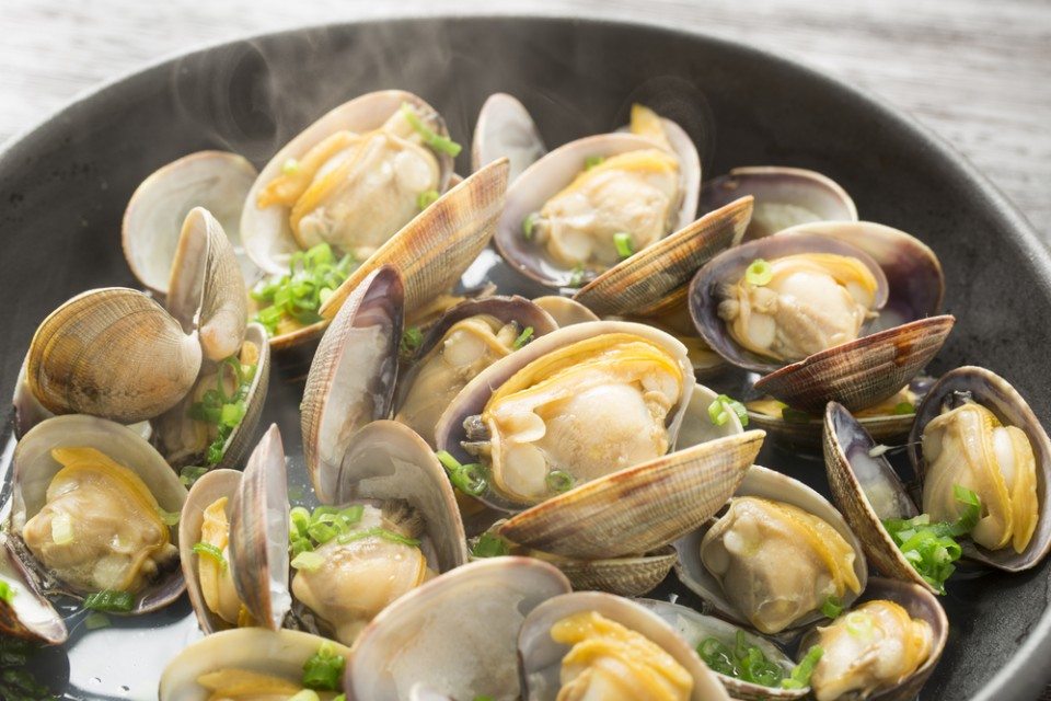 Can you eat too many steamed clams?