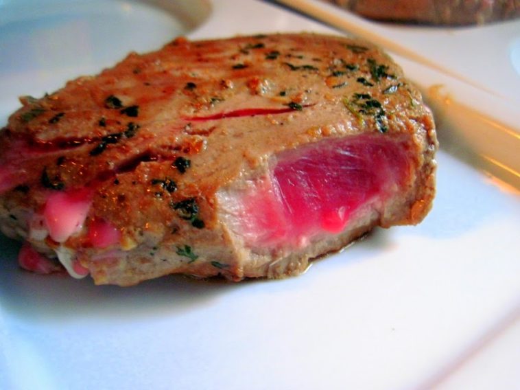 Can you eat tuna that's pink in the middle?