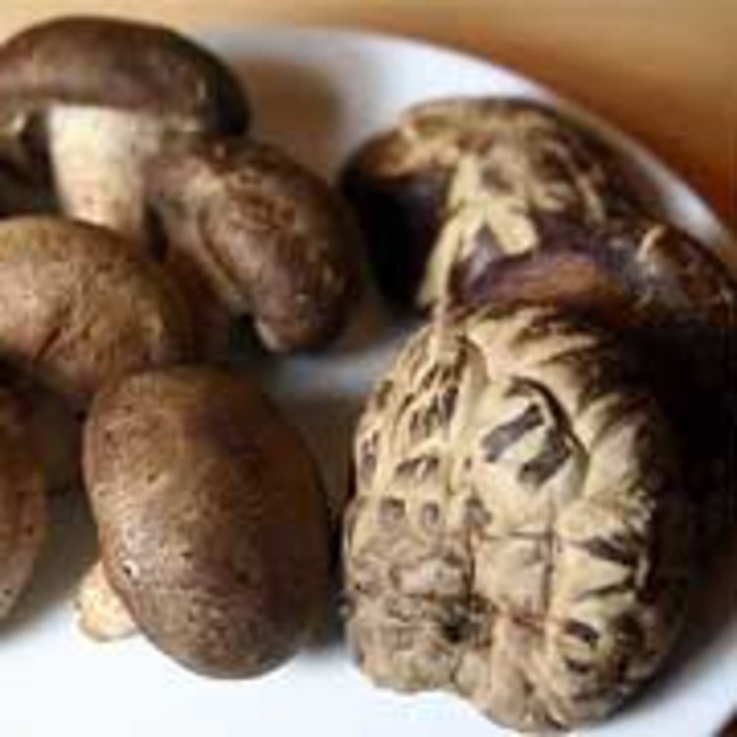 Can you eat undercooked shiitake mushrooms?