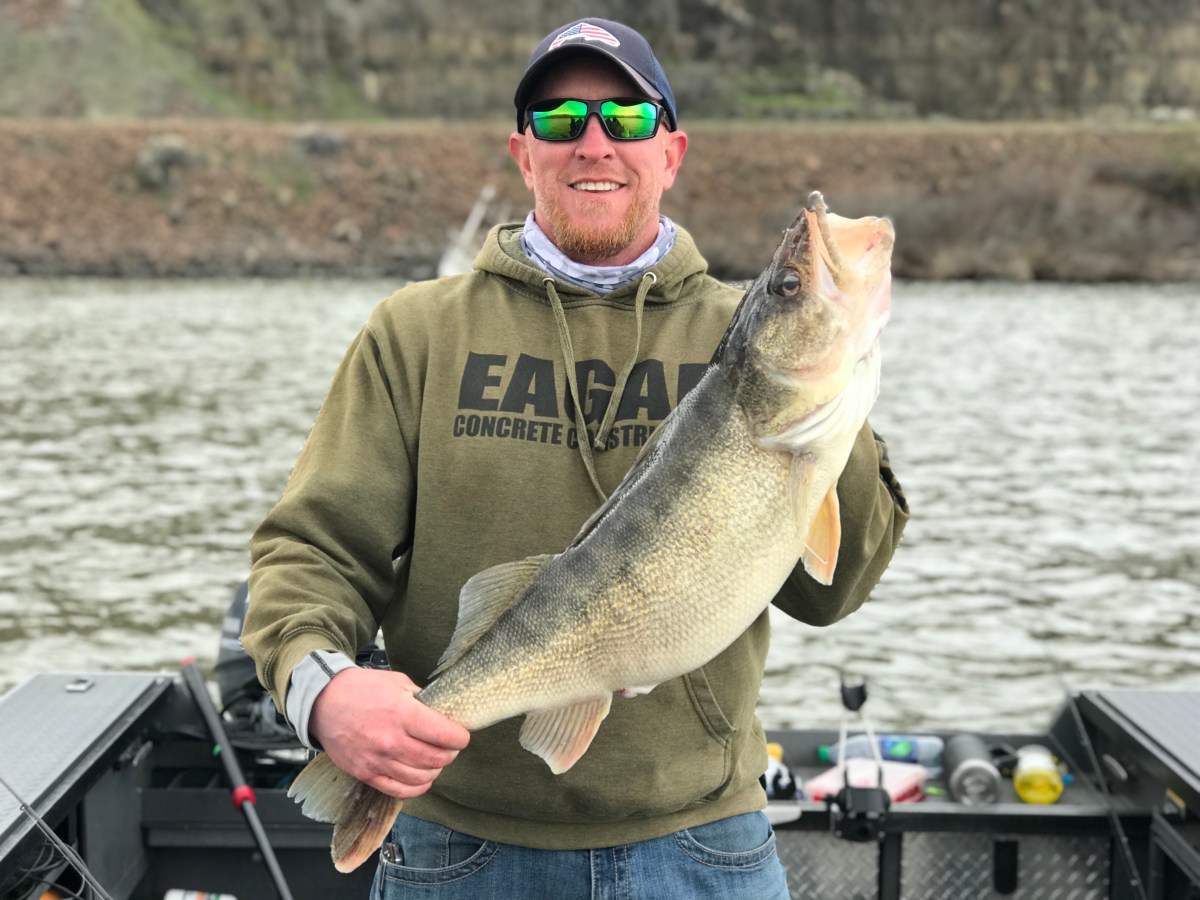 Can you fish at night on the Columbia River?