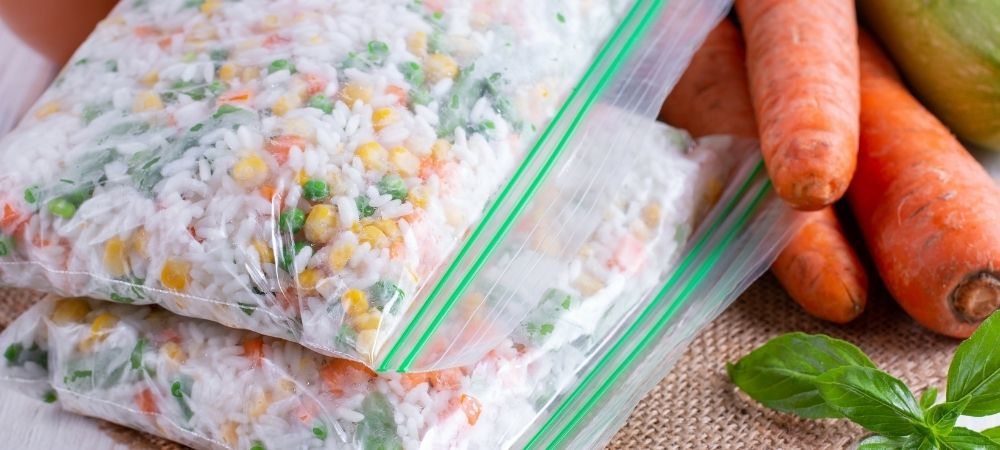 Can you freeze cooked food in freezer bags?