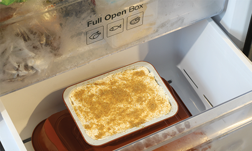 Can you freeze food in aluminum pans?