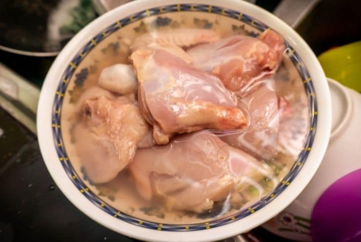 Can you get sick from thawing chicken in hot water?