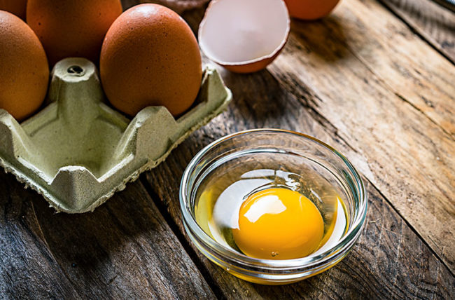 Can you get sick if you eat a raw egg?