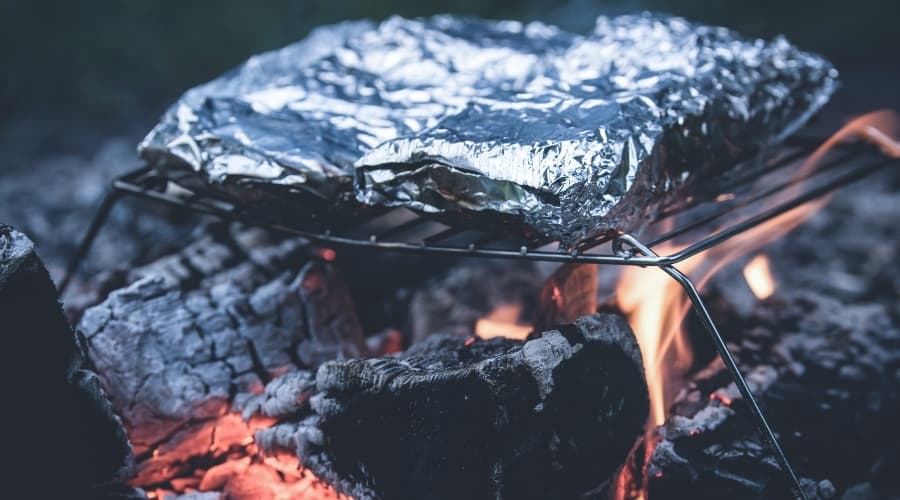 Can you grill steak on aluminum foil?