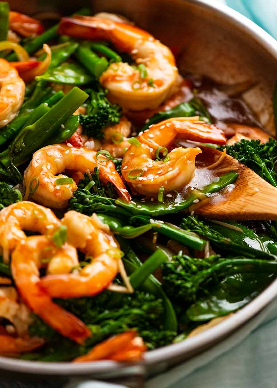 Can you heat cooked prawns in a stir fry?