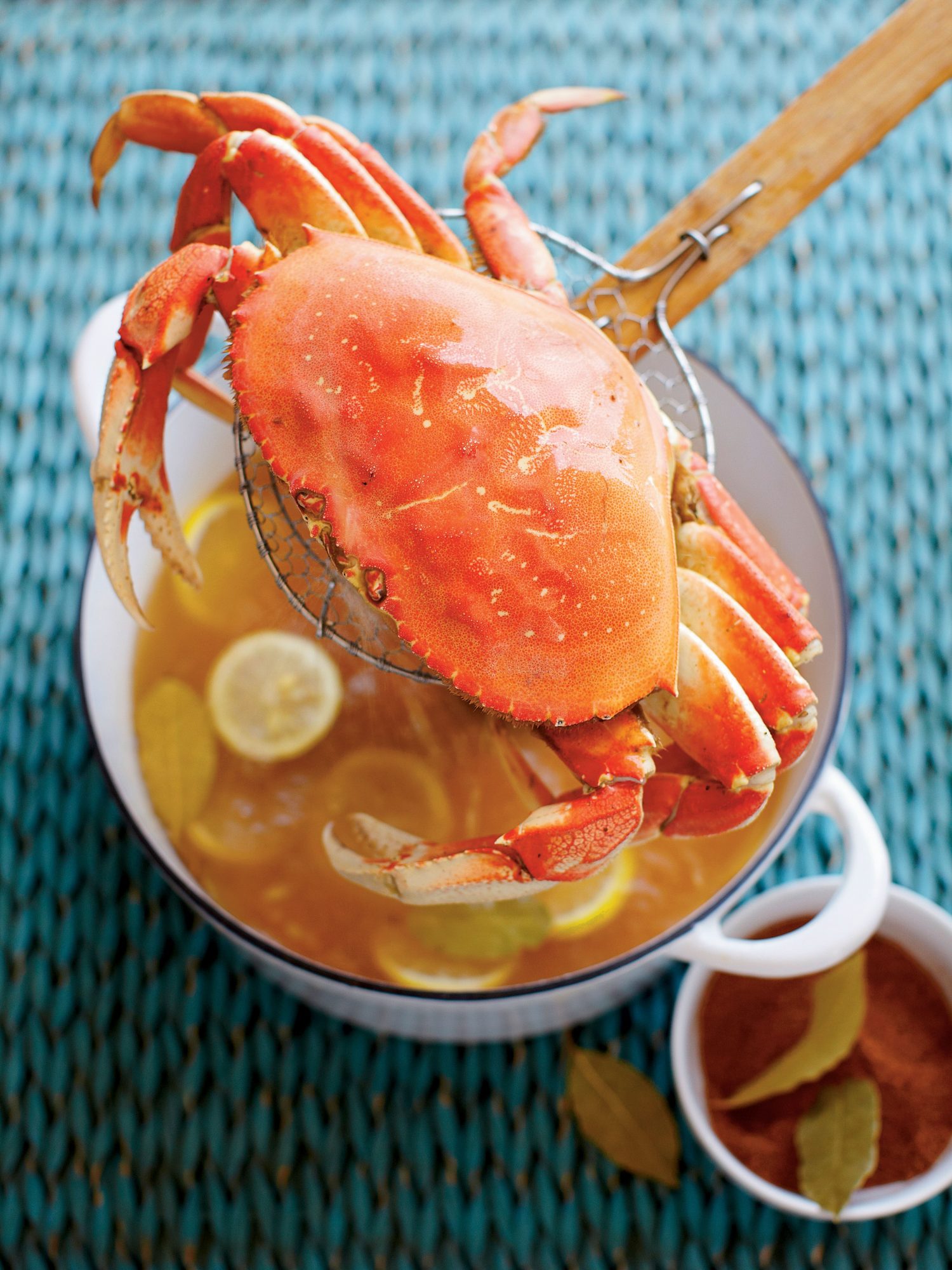 Can you keep cooked crab in the shell?