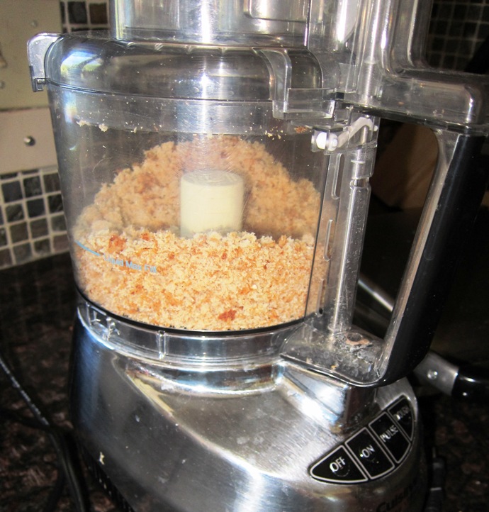 Can you make bread crumbs in a food processor?