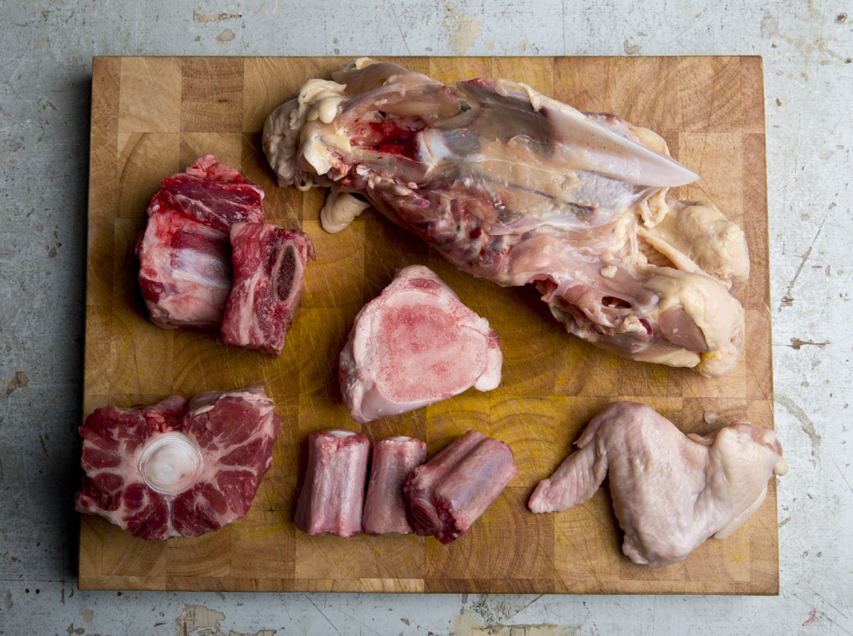 Can you mix animal bones for broth?