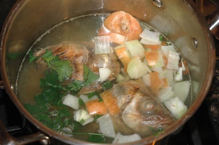 Can you mix chicken and fish stock?