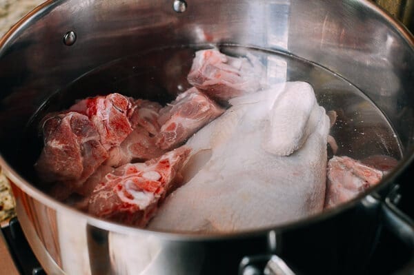 Can you mix pork and chicken bones for stock?