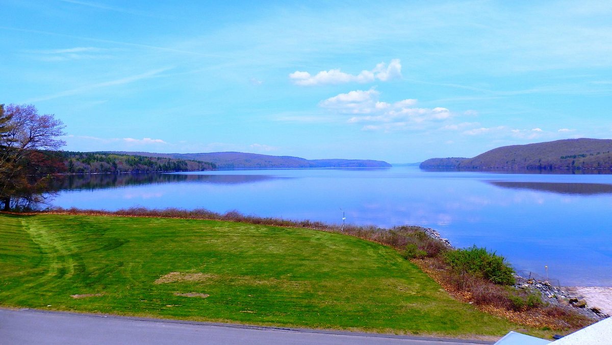 Can you paddleboard in the Quabbin Reservoir?