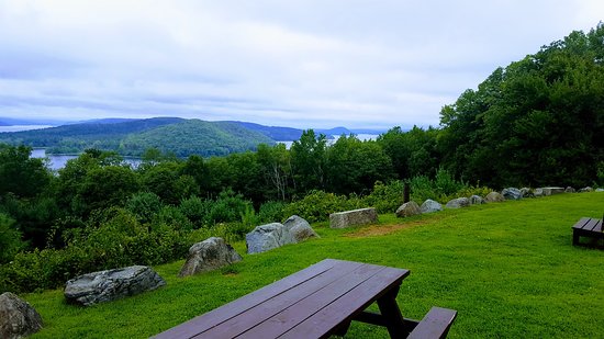 Can you picnic at Quabbin Reservoir?