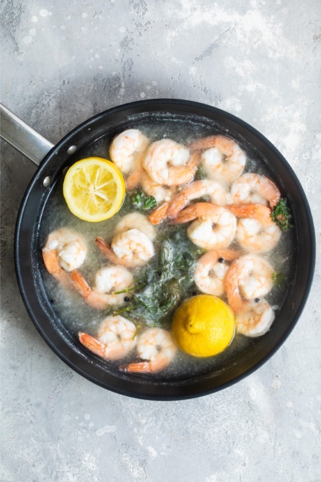 Can you poach raw prawns?