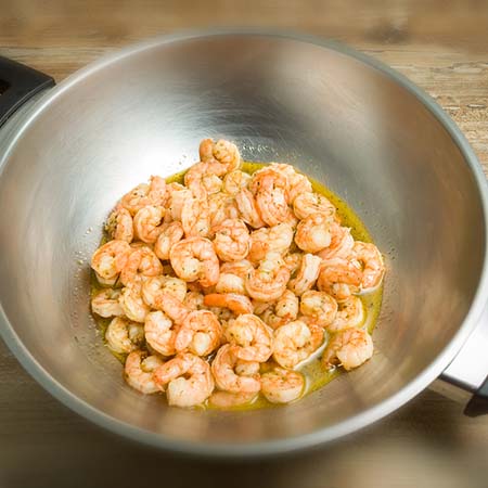 Can you put cooked prawns in a wok?