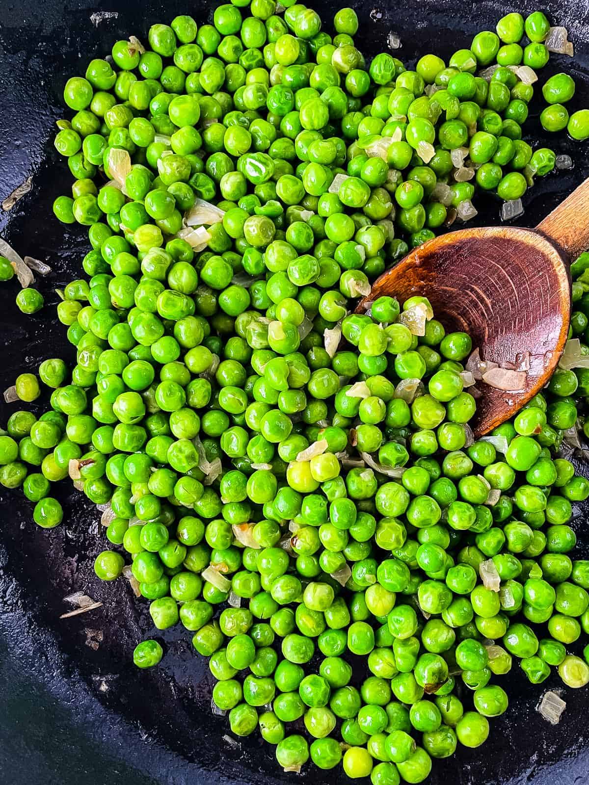 Can you put frozen peas in a hot pan?