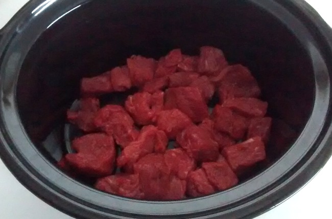 Can you put raw beef in slow cooker?