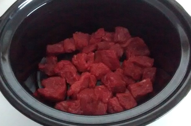Can you put raw meat in a slow cooker?