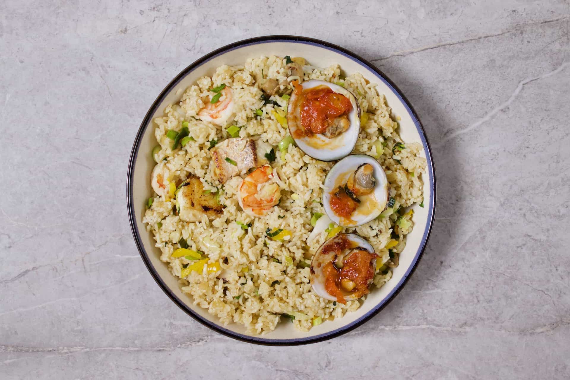 Can you reheat chicken and prawn paella?