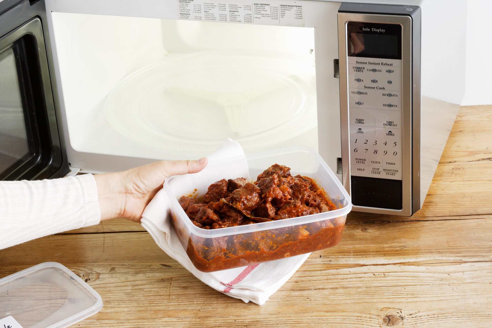 Can You reheat cooked food in the microwave?
