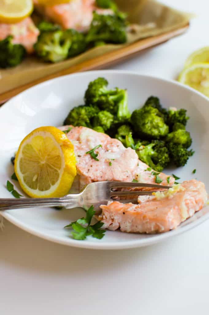 Can you serve salmon and broccoli together?