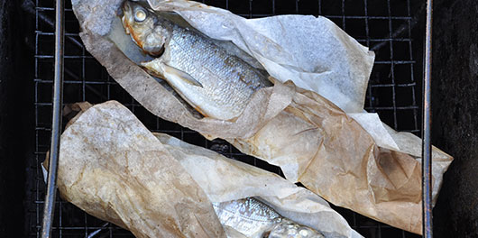 Can you smoke fish on parchment paper?