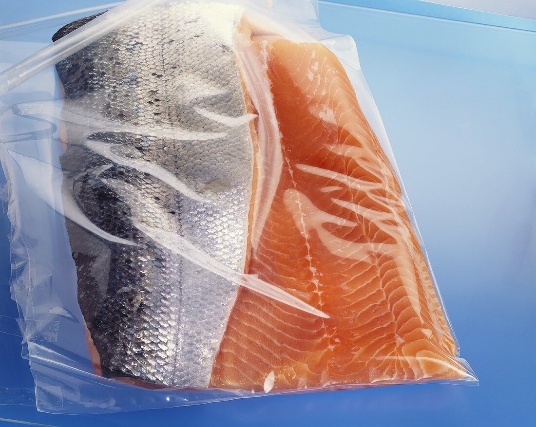 Can you store salmon in a plastic bag?