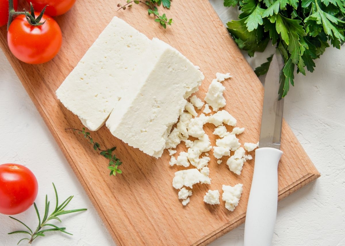 Can you substitute feta cheese with mozzarella?