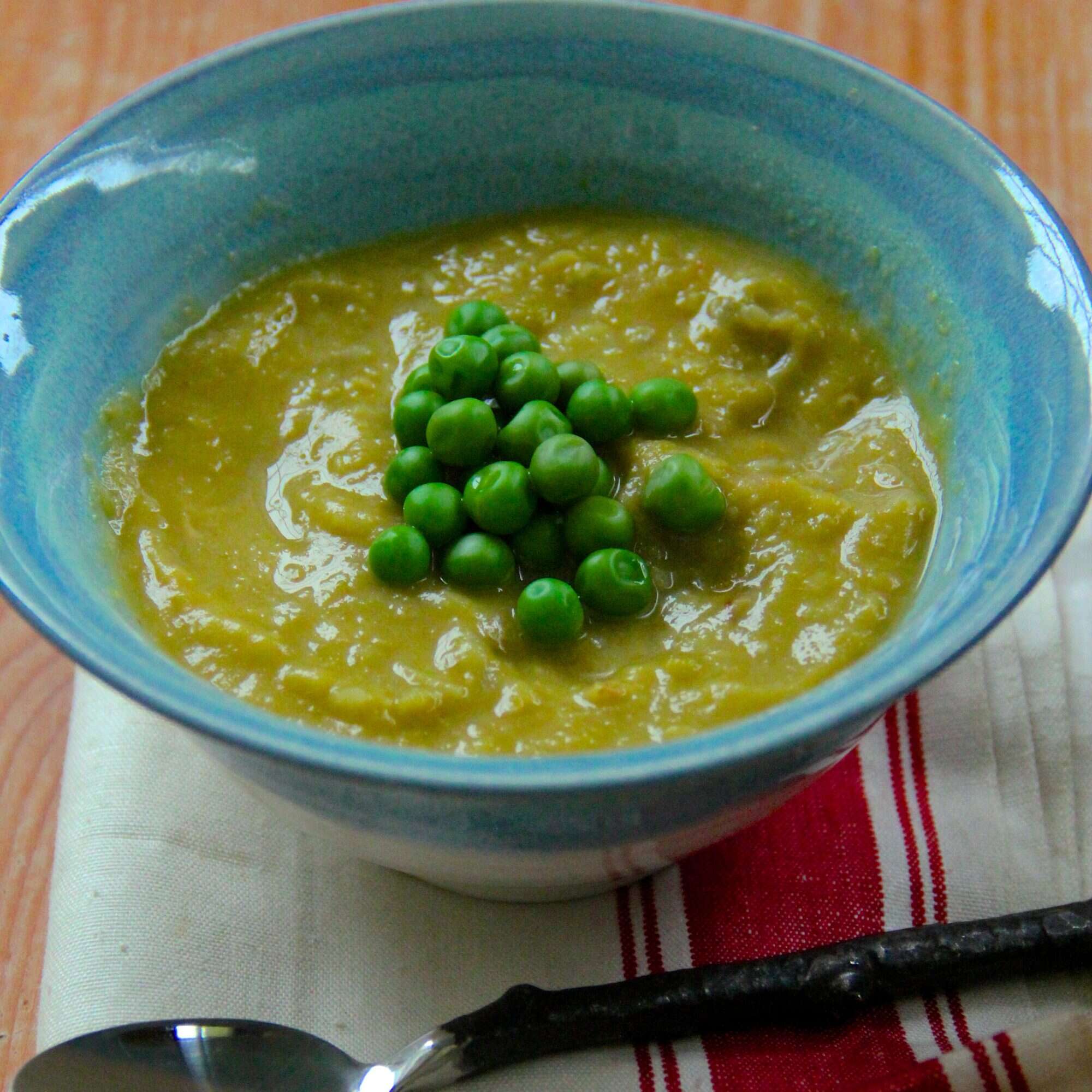 Can you substitute frozen peas for split peas in soup?