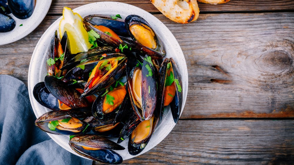 Can you substitute mussels for clams?