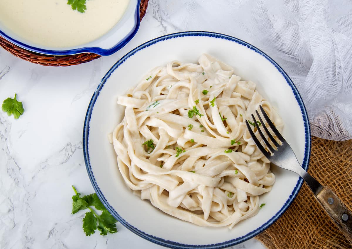 Can you substitute whipping cream for heavy cream in Alfredo sauce?