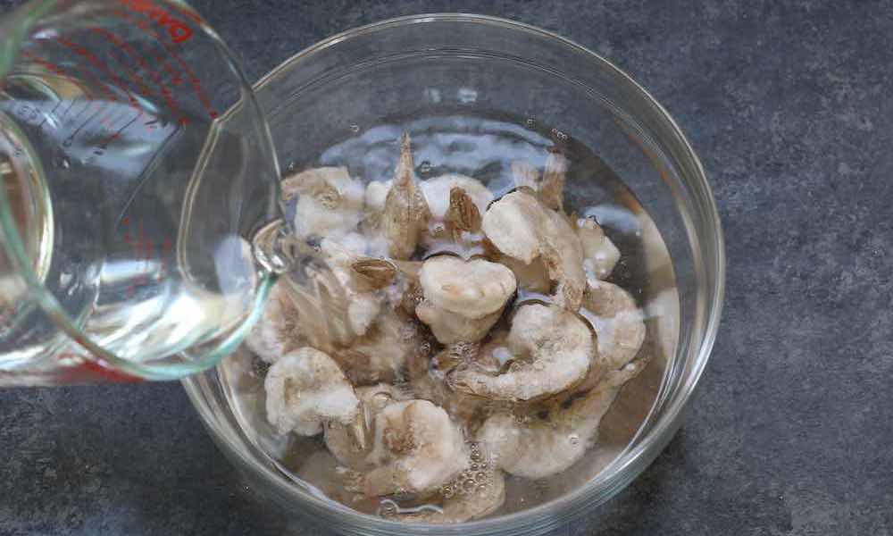Can you thaw out frozen shrimp in water?