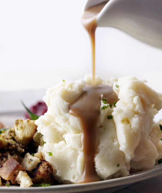 Can you thicken gravy with mashed potatoes?