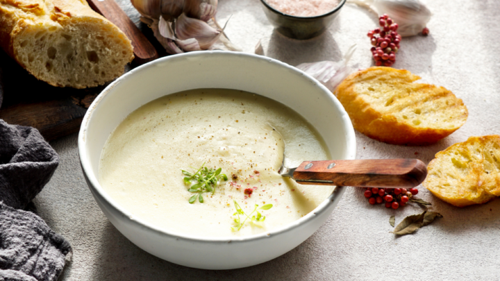 Can you thicken soup with sour cream?