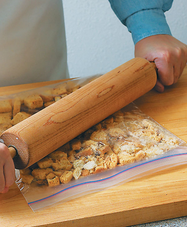 Can you use croutons as bread crumbs?