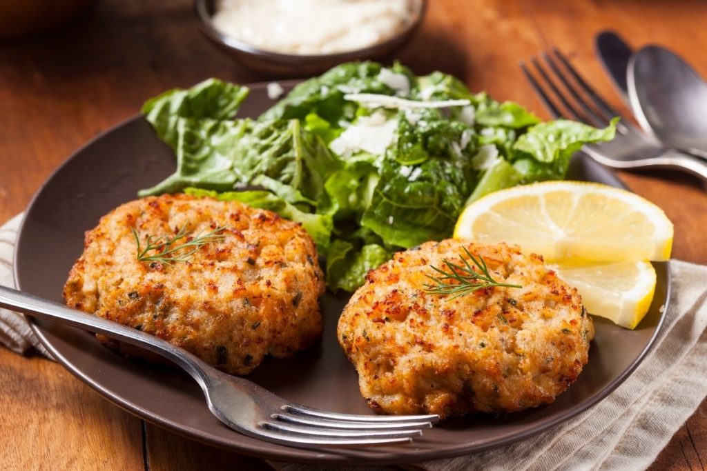 Can you use frozen crab meat for crab cakes?