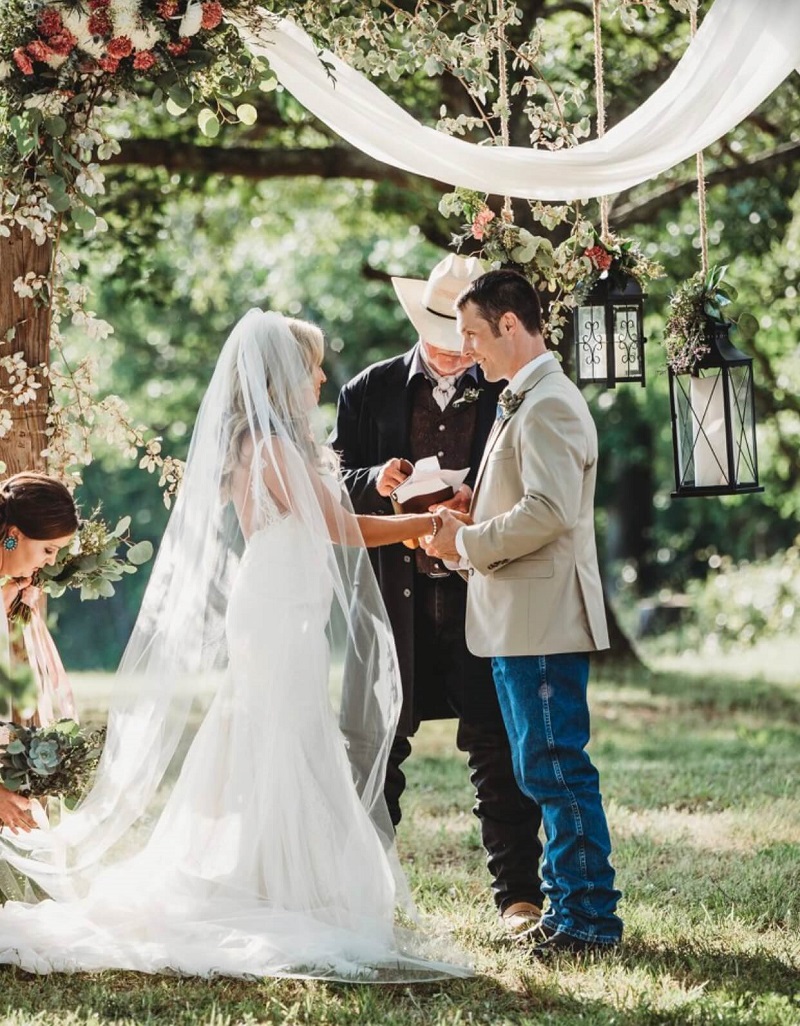 Can you wear jeans to a barn wedding?