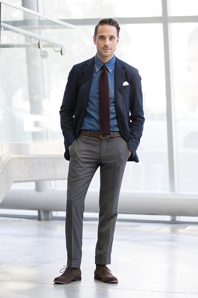 Can you wear jeans with a tie for smart casual?