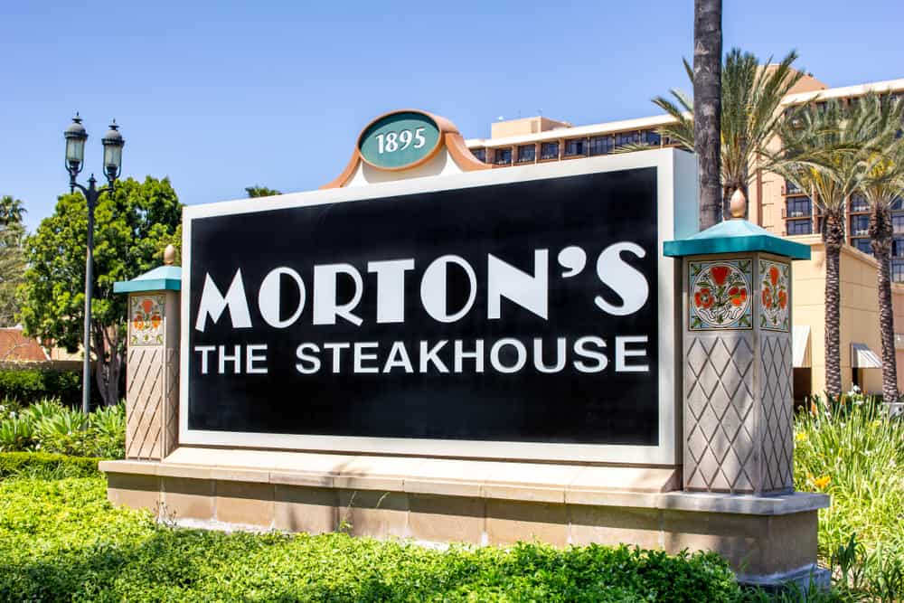 Can you wear shorts to Morton's Steakhouse?