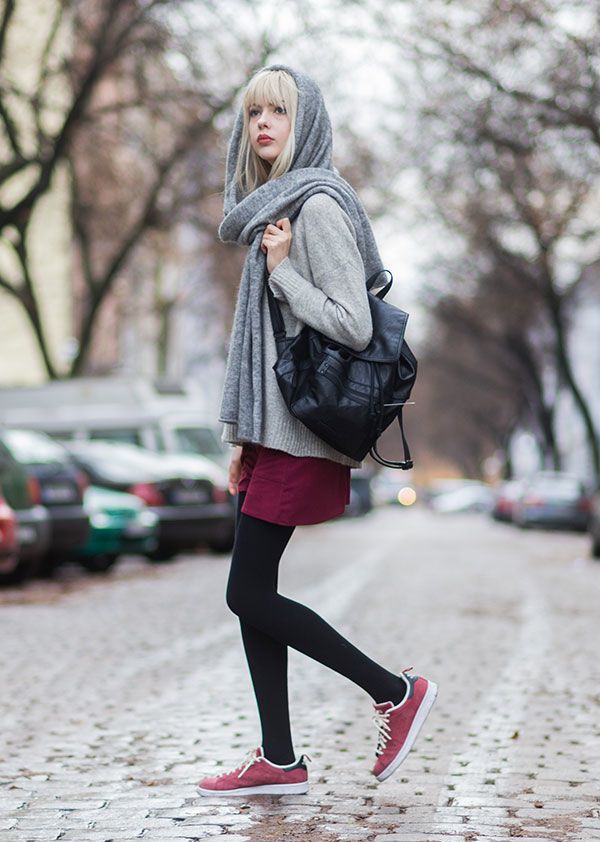 Can you wear tights with sneakers?