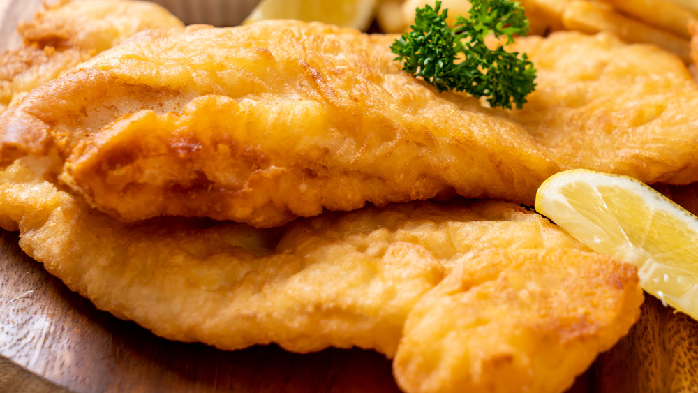 Do carbonated drinks affect the crusts of fried fish?