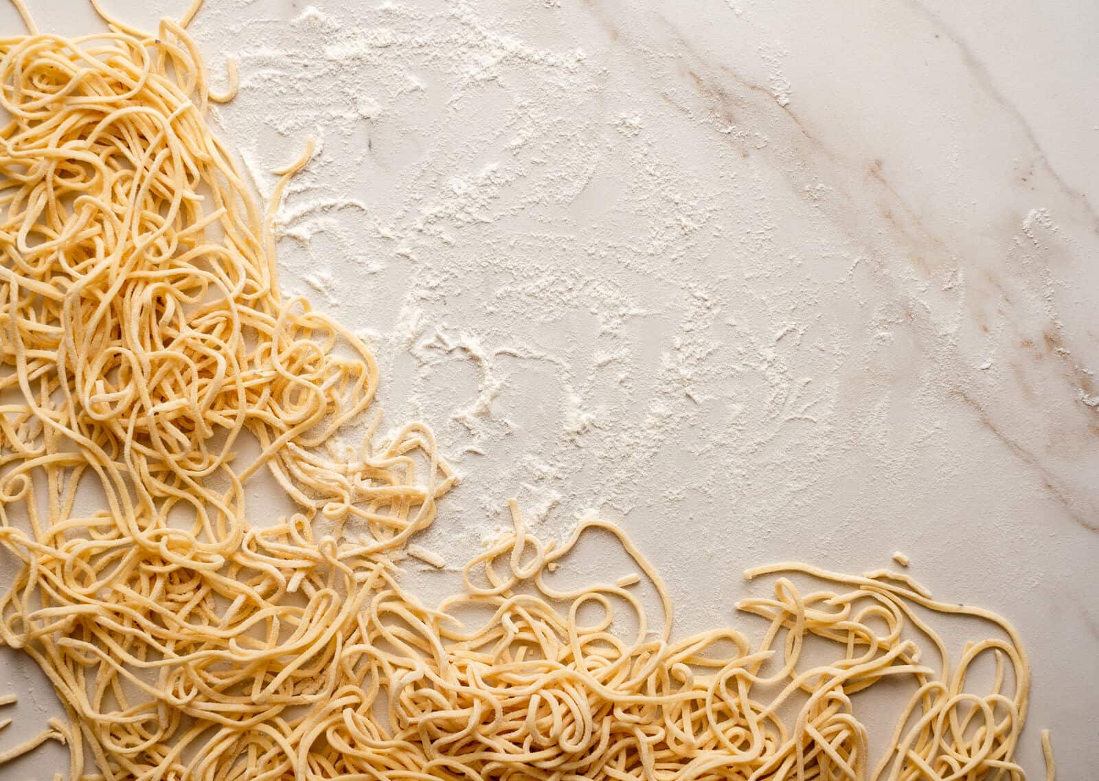 Do dried noodles contain egg?