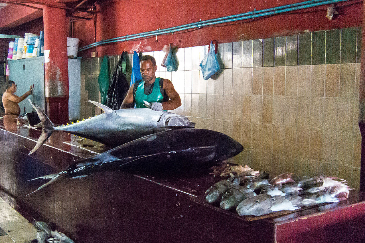 Do fishmongers clean fish?