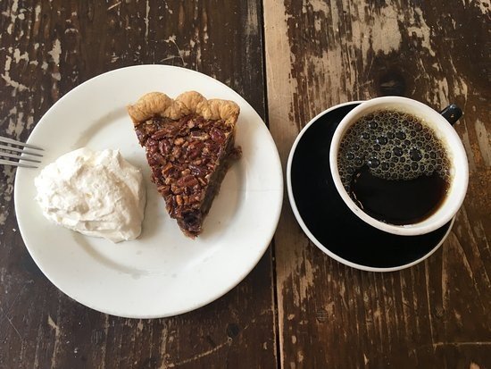 Do French people eat dessert before dinner?