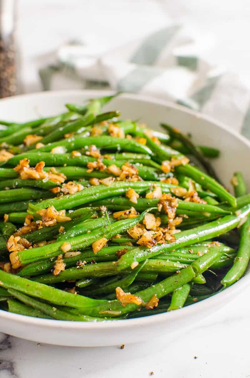 Do green beans and garlic go well together?
