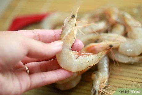 Do I need to wash prawns before cooking?