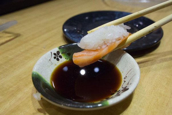Do Japanese people put soy sauce on their sushi?