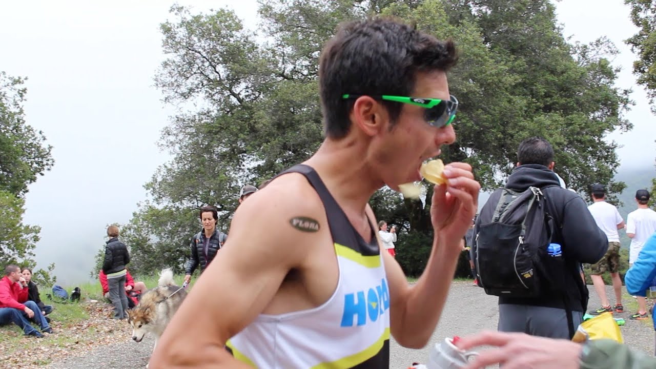 Do marathon runners eat during race?