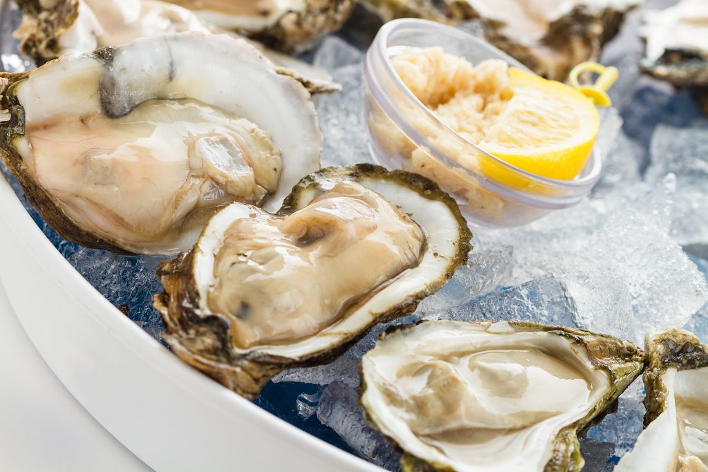 Do oysters open when defrosting?